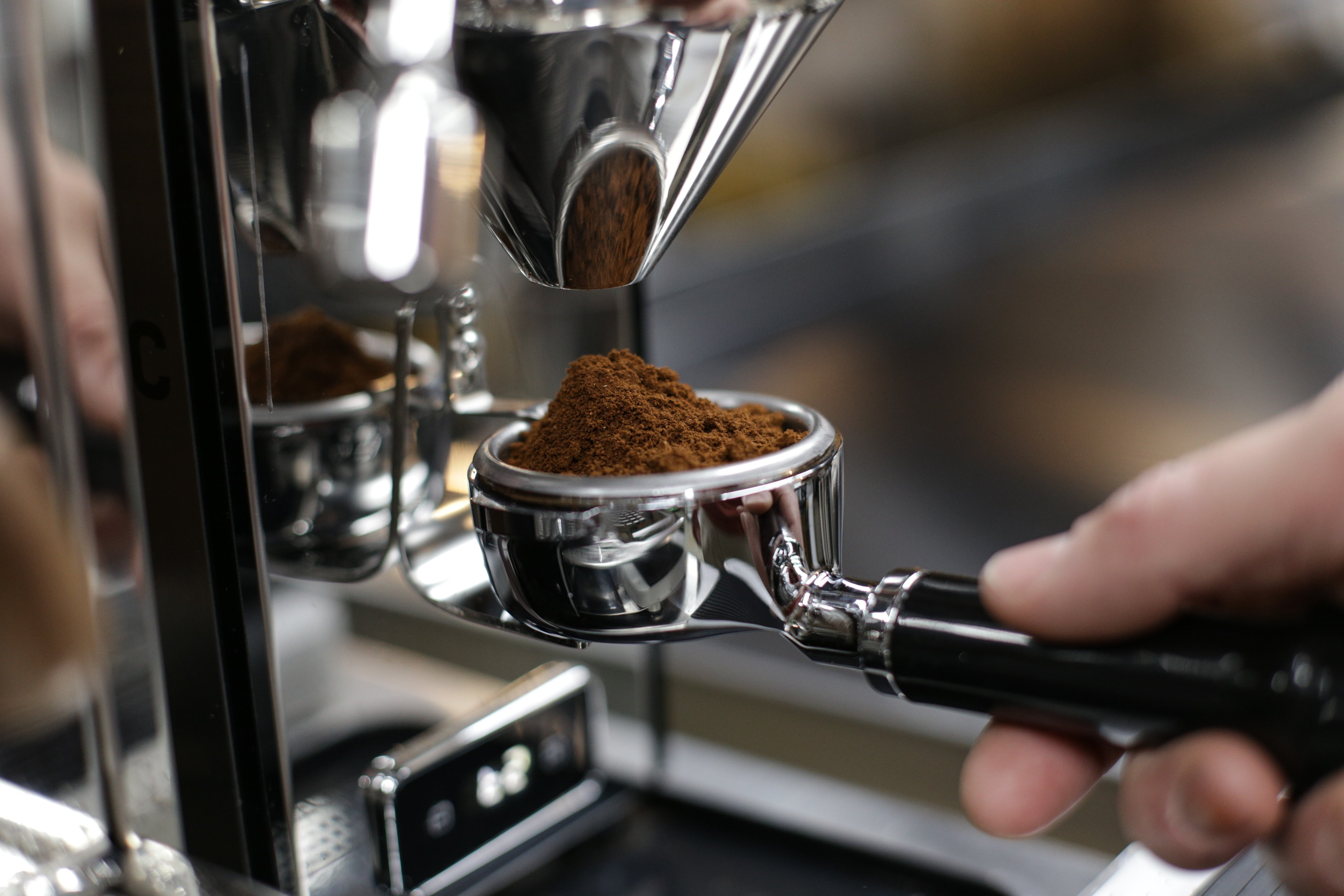 Why should you grind your coffee beans right before brewing? – Sage ...
